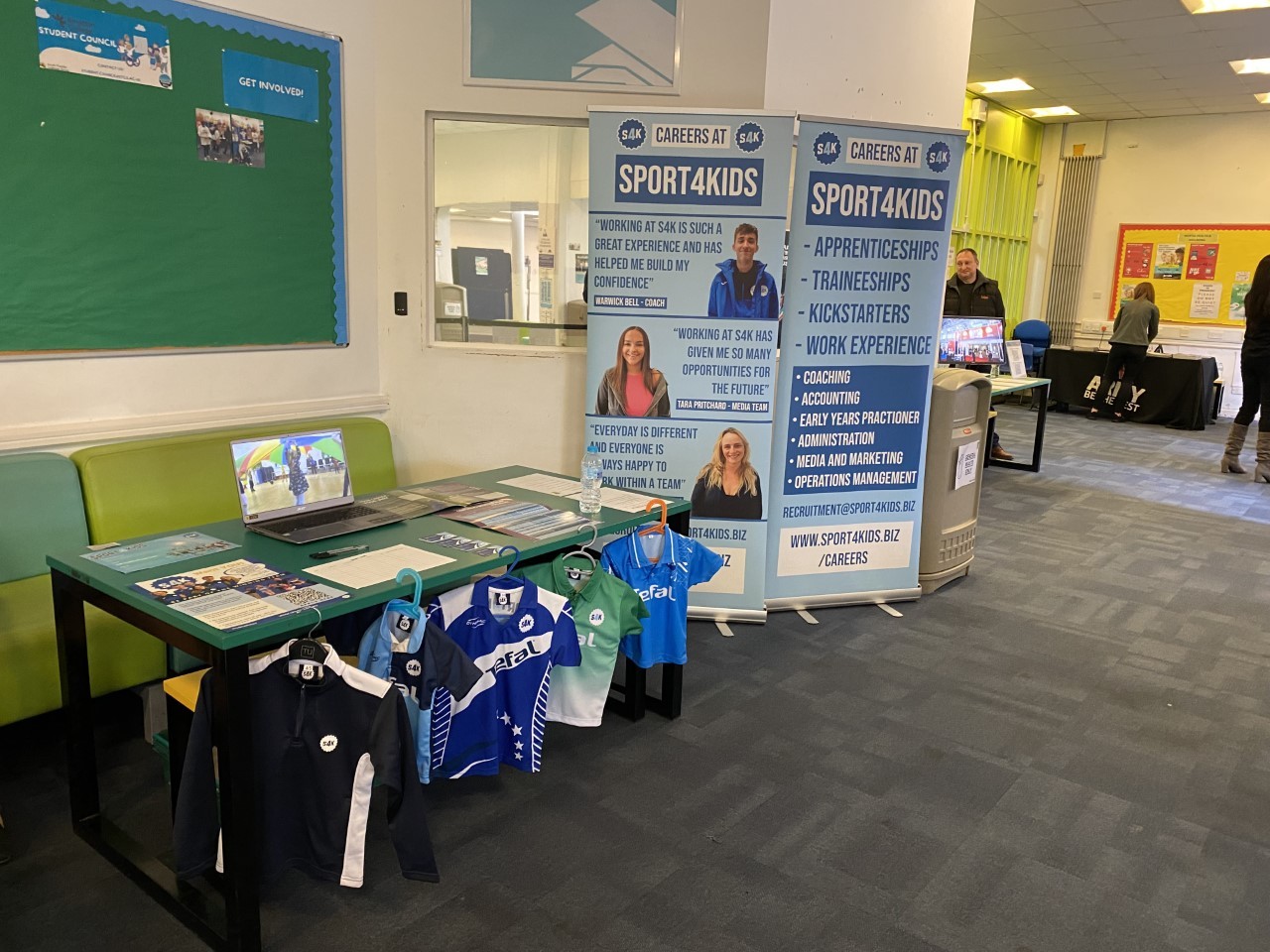 Attending A School, College or University Recruitment Fair - Kids ...